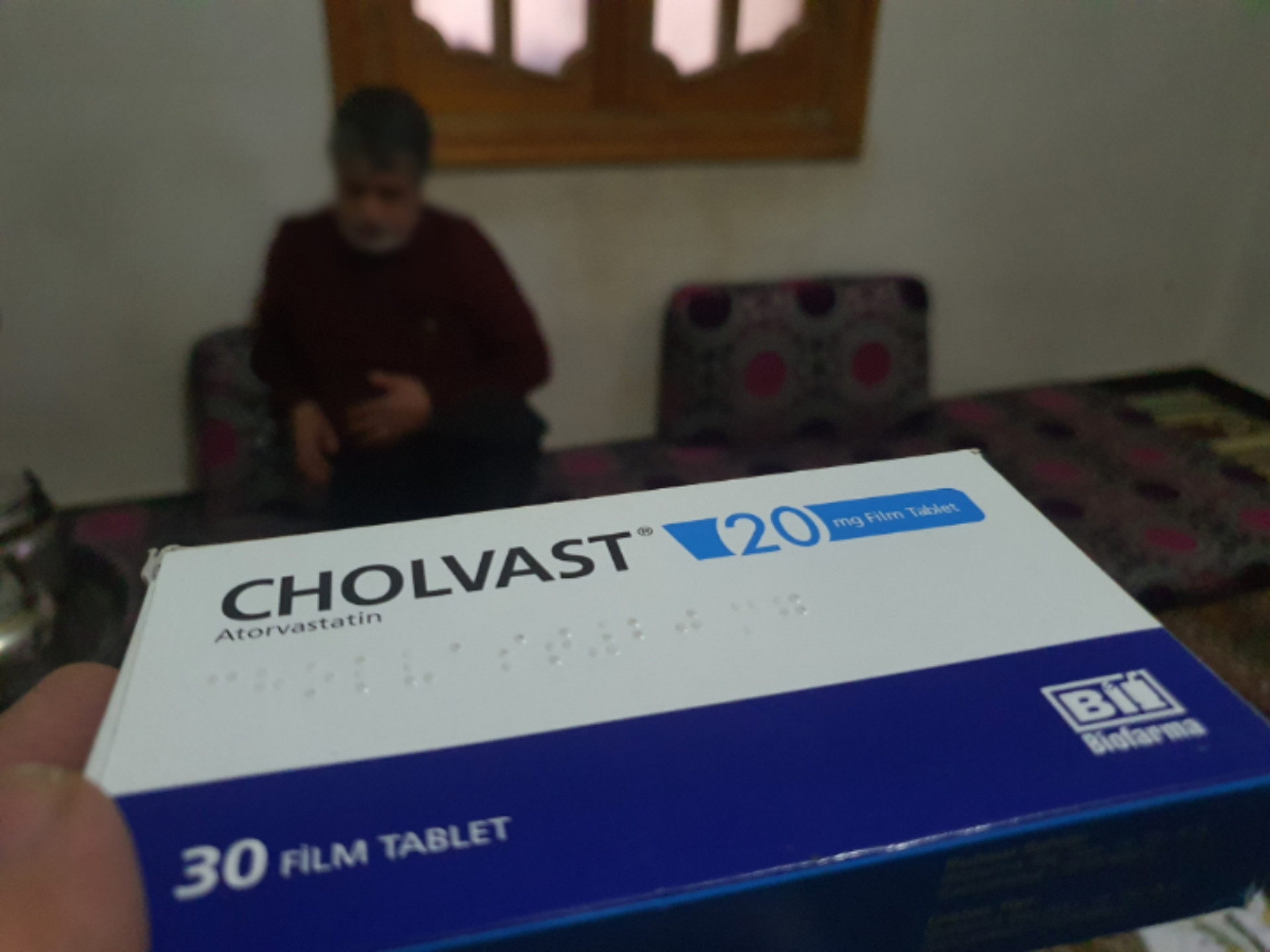 فريق ملهم التطوعي - 17688 : العم يوسف بحاجة إلى عملية جراحية لعينيه.