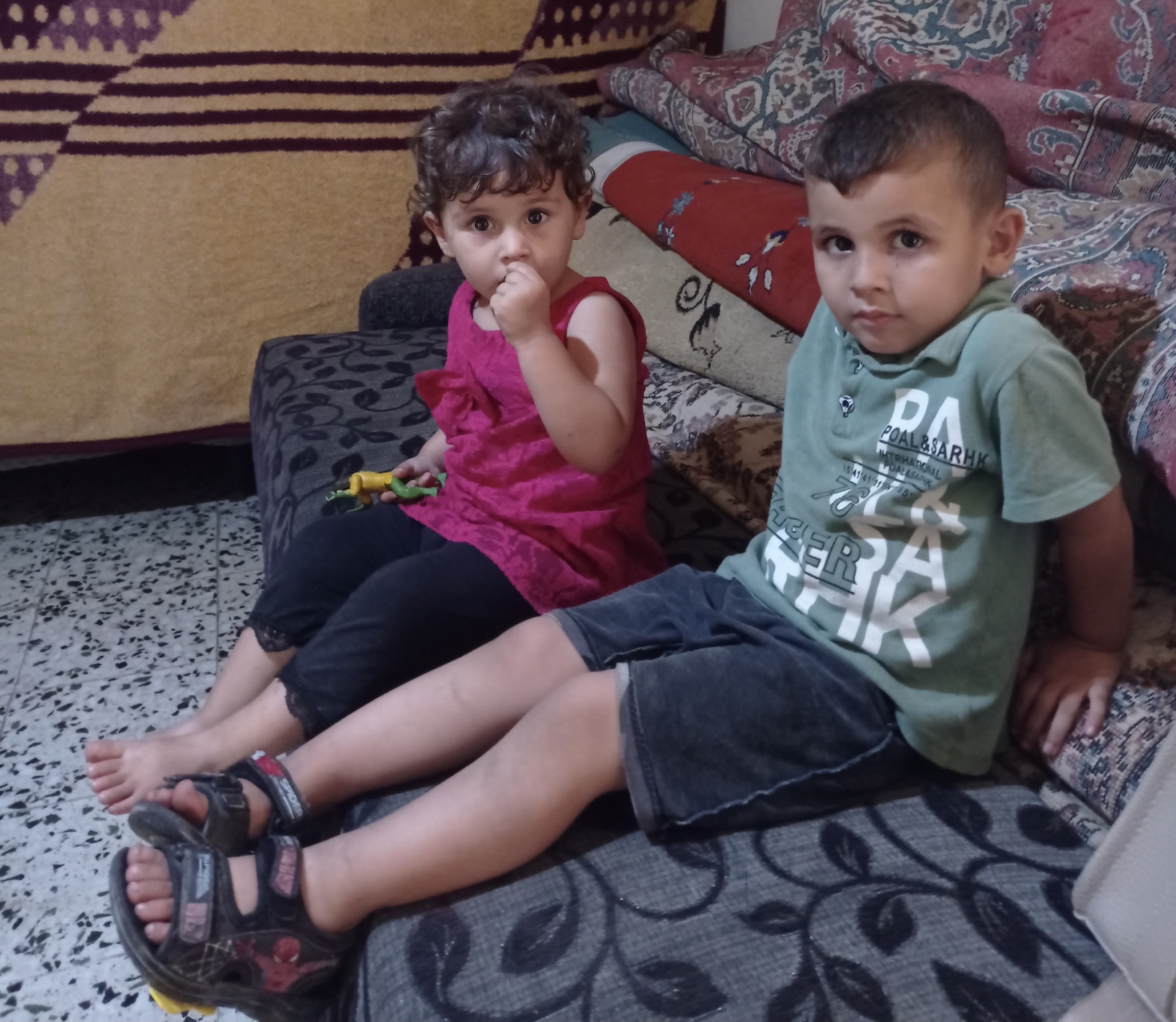 Asia and her children have no support! - Molham Volunteering Team